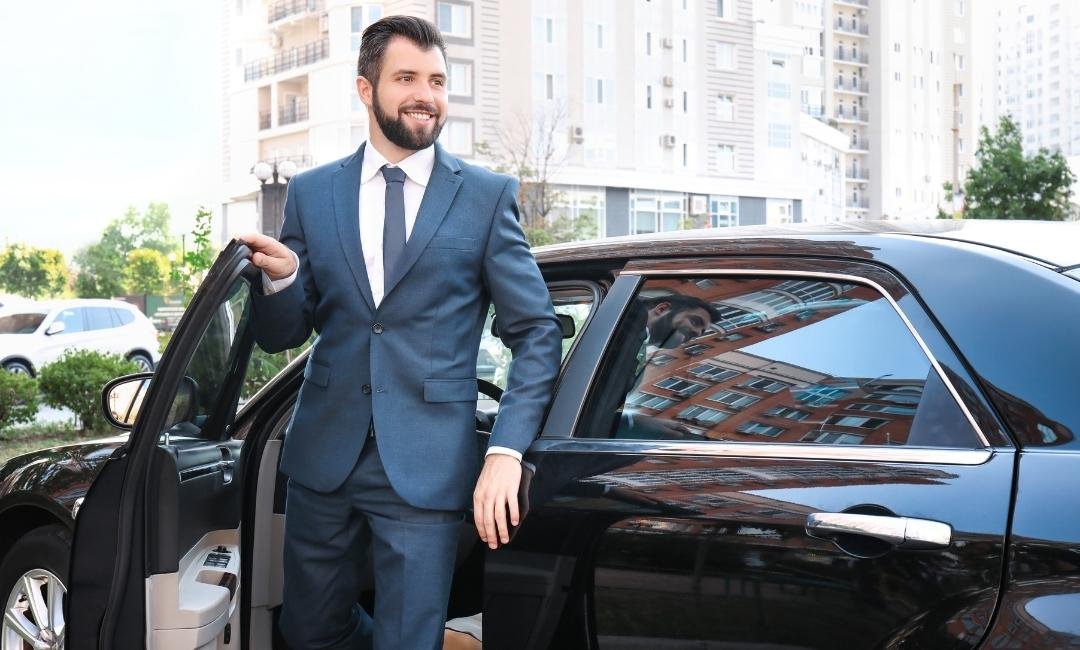 Business Traveller Style Guide - 5 Style Tips to Travel in Style