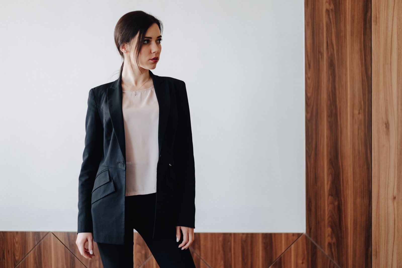 The Professional’s Guide to Office Suits for Women - House of Tailors